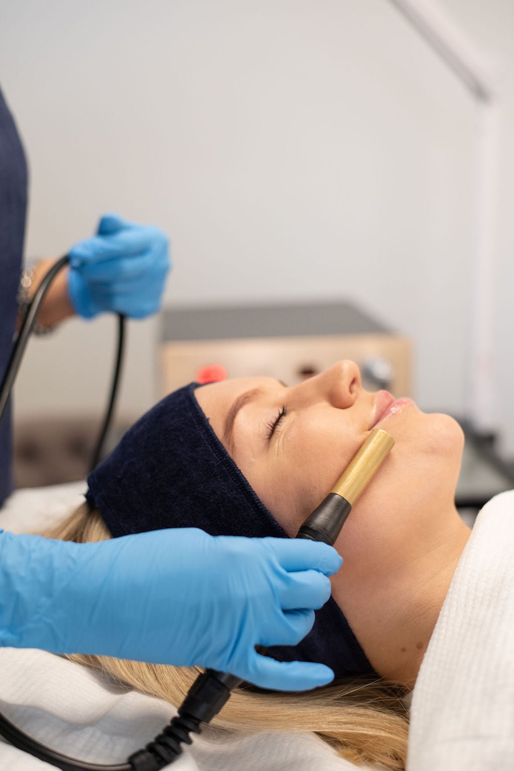Turn the Radio UP with Collagenwave – NG Skin Clinic